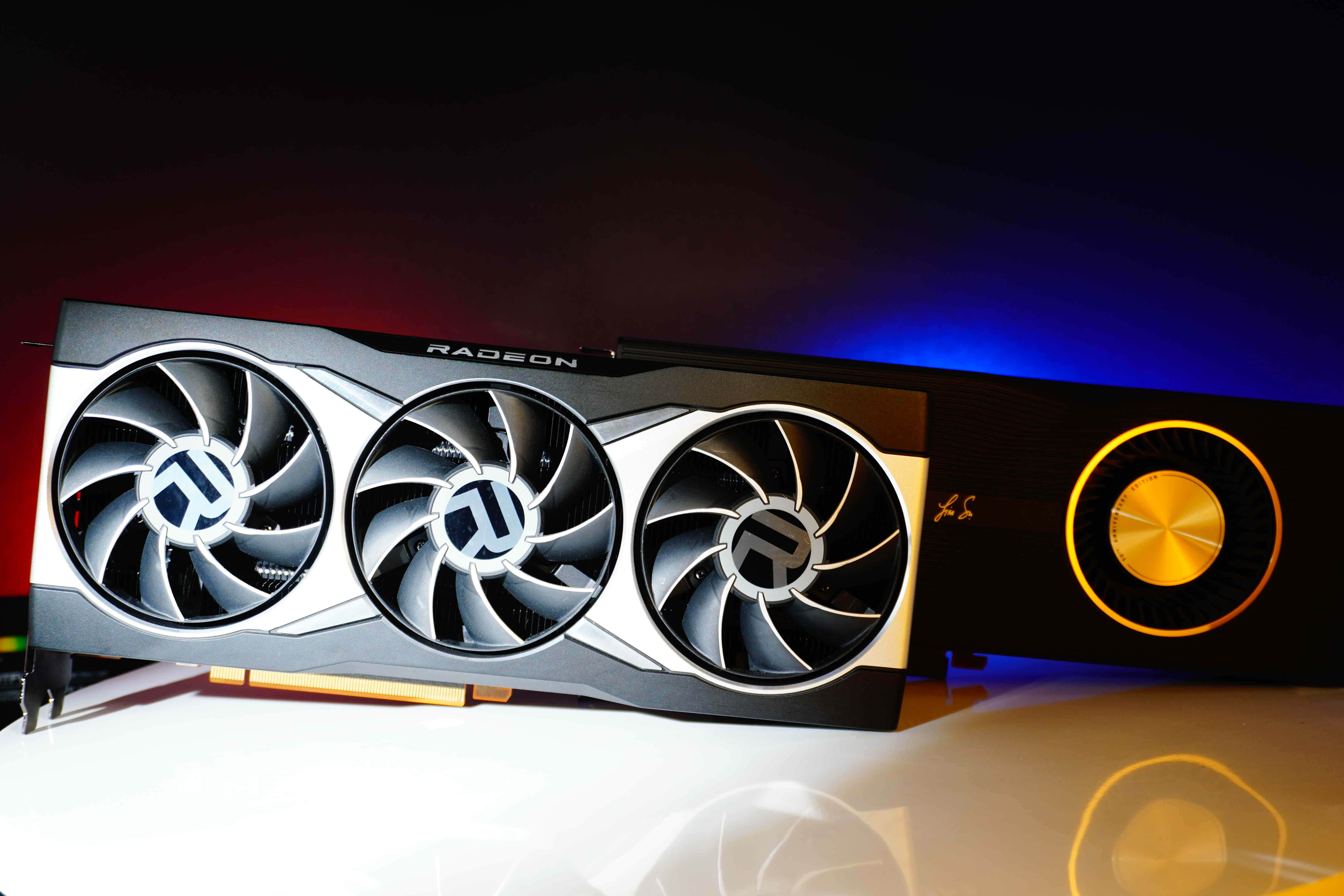 颜值与情怀！6800XT公版&5700XT 50周年纪念颜值比拼，更新镭7 - 电脑硬件 - Chiphell - 分享与交流用户体验